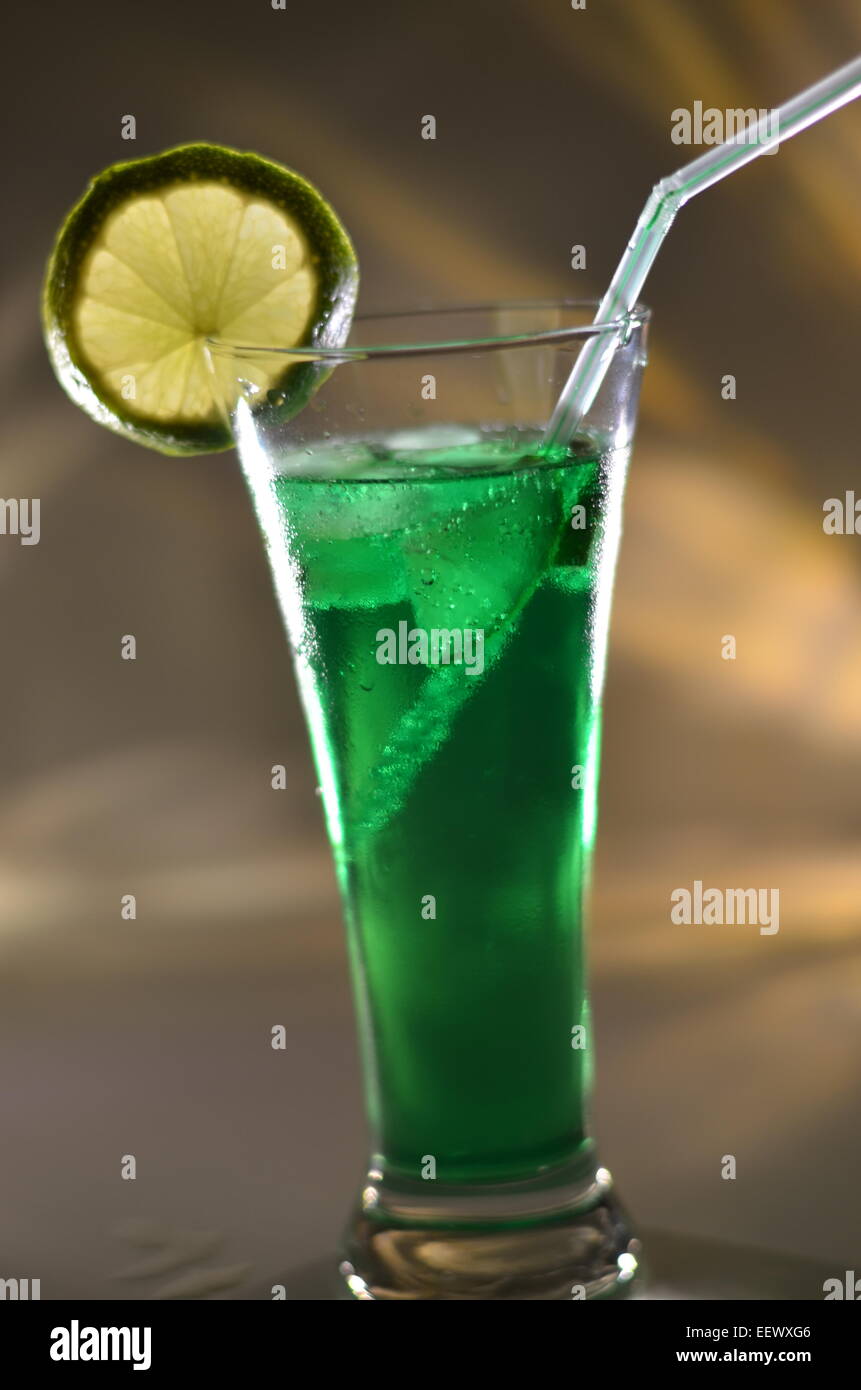 Green cocktail bar hi-res stock photography and images - Alamy