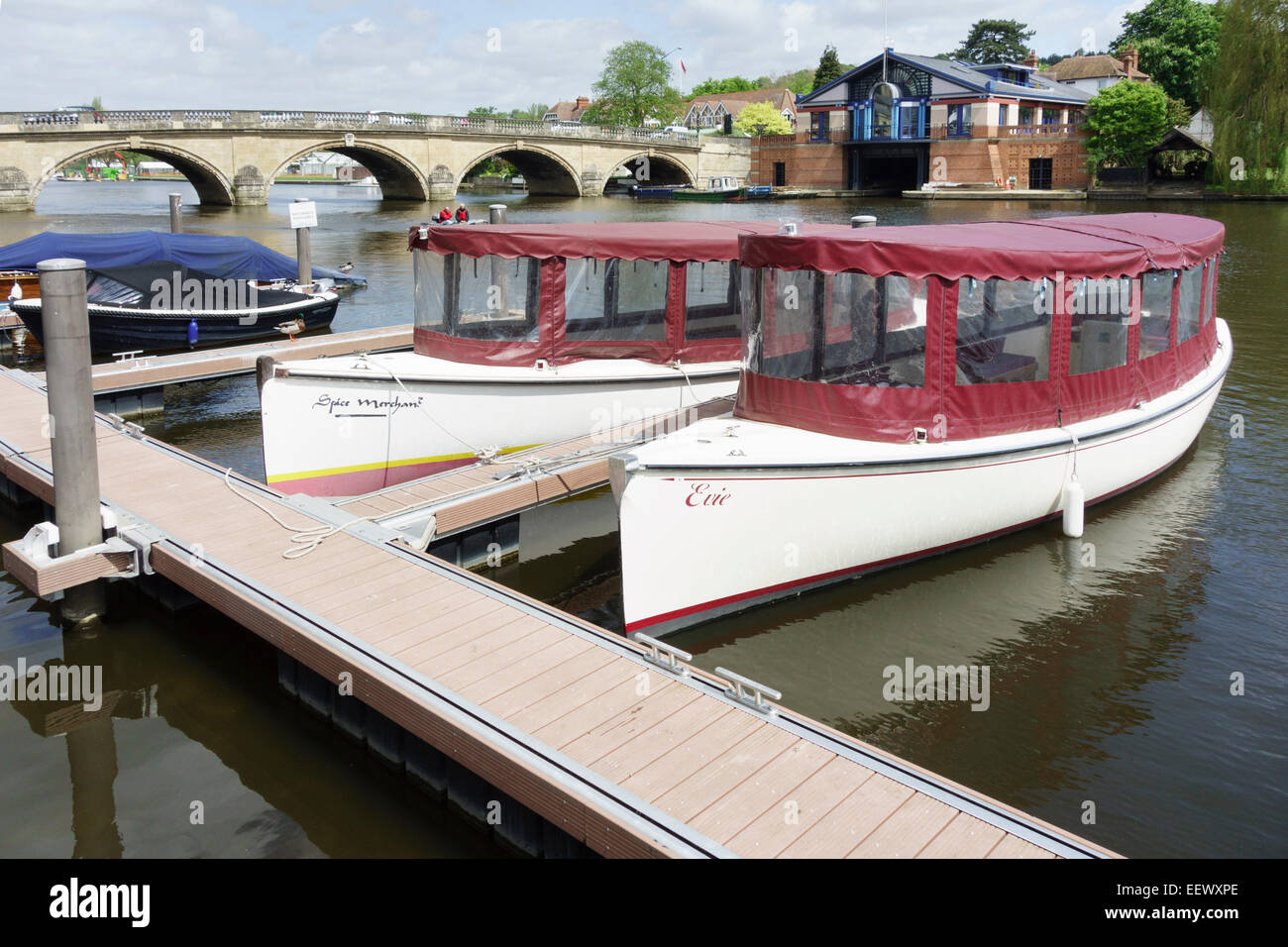 Henley on thames boats hi-res stock photography and images - Alamy