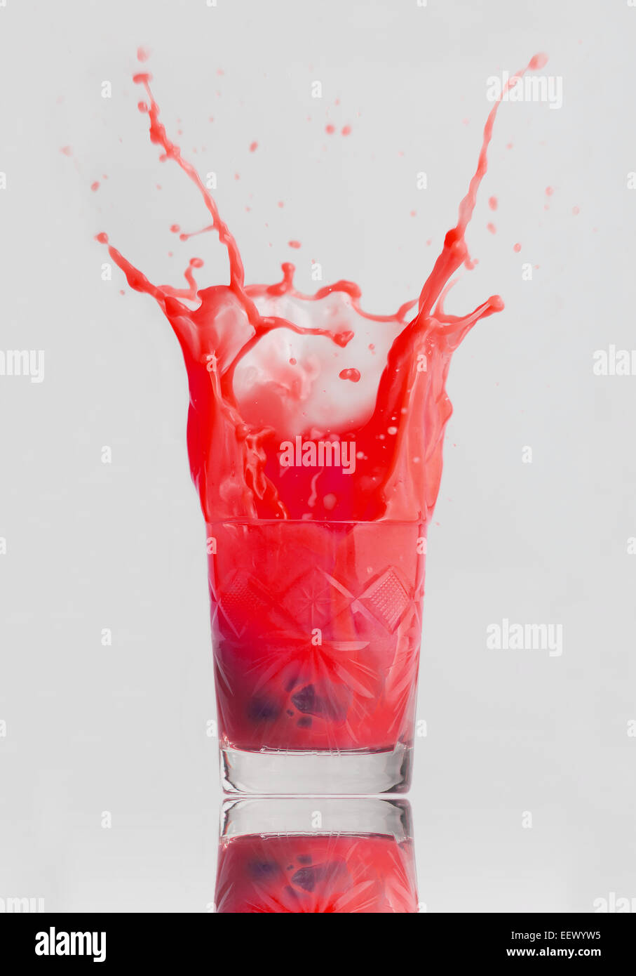 Splash mirror hi-res stock photography and images - Alamy