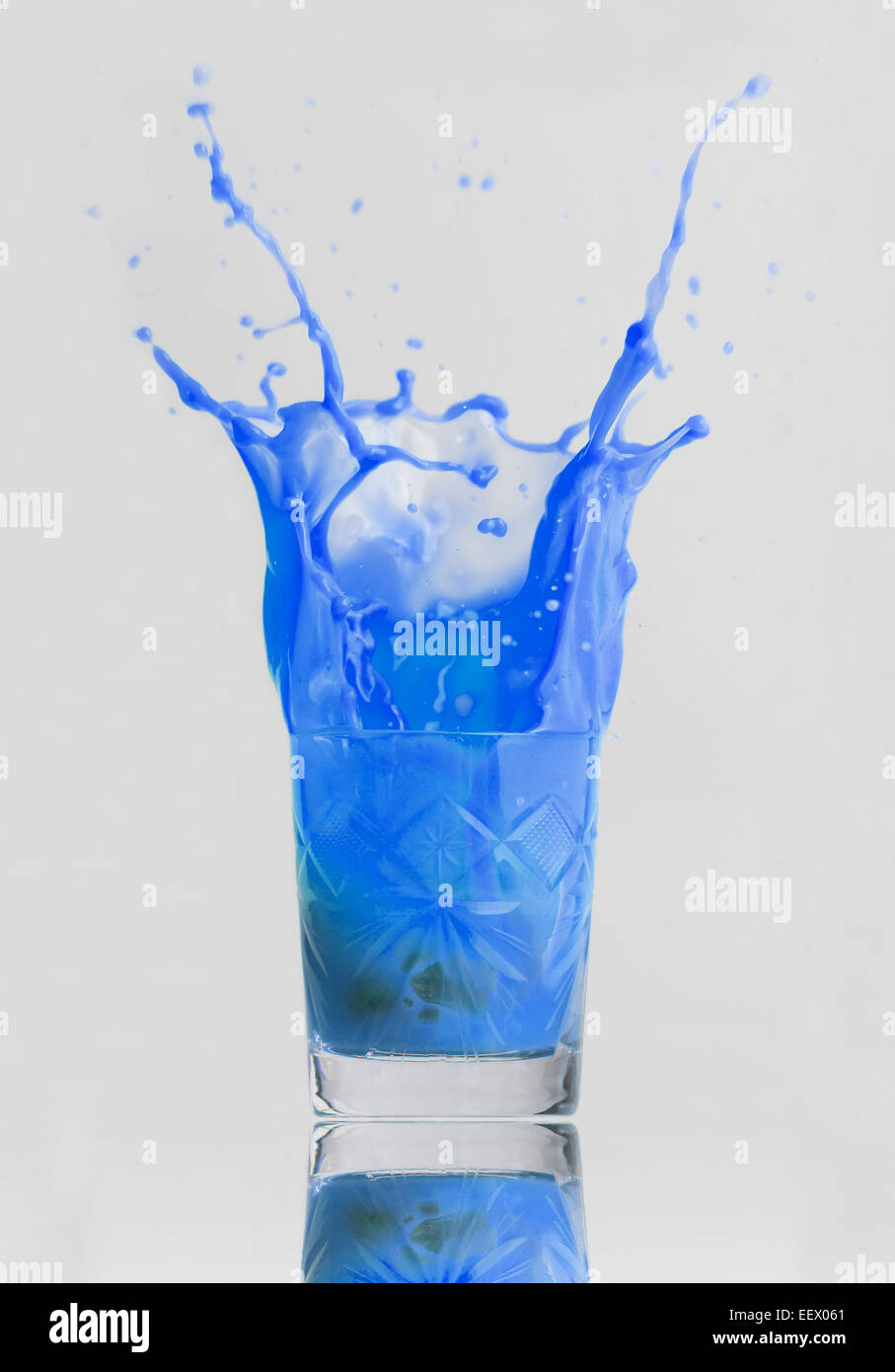 Light blue paint splash hi-res stock photography and images - Alamy