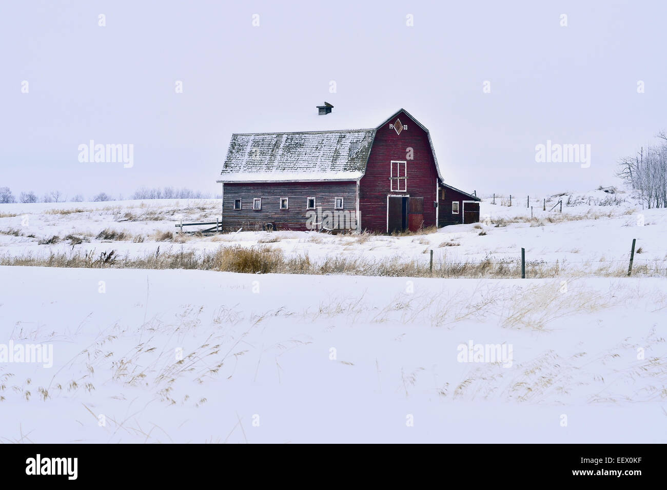 An old weathered red barn Stock Photo - Alamy