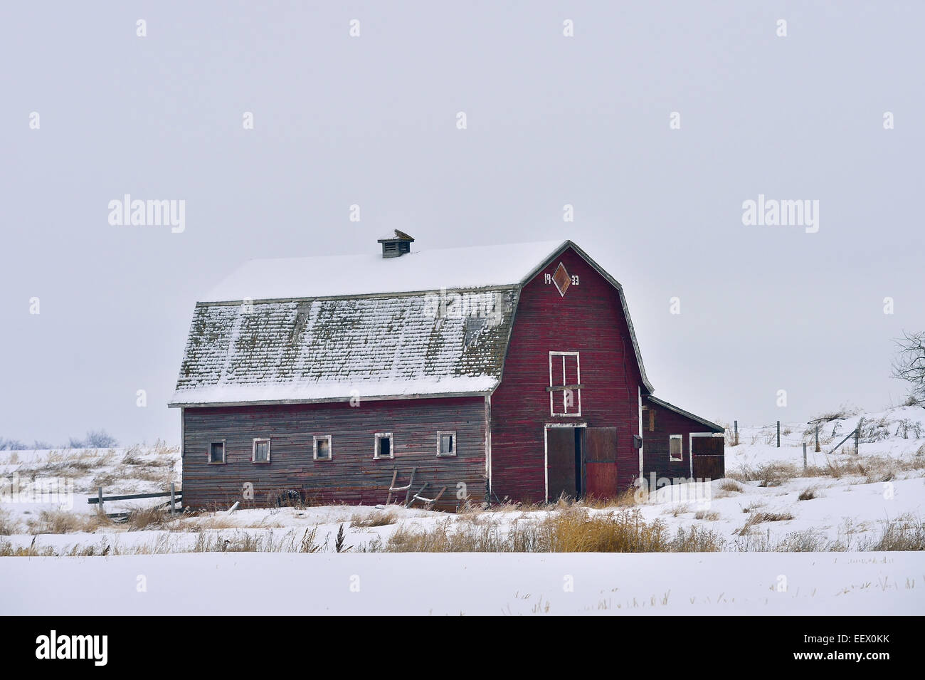 Red barn snow hi-res stock photography and images - Alamy