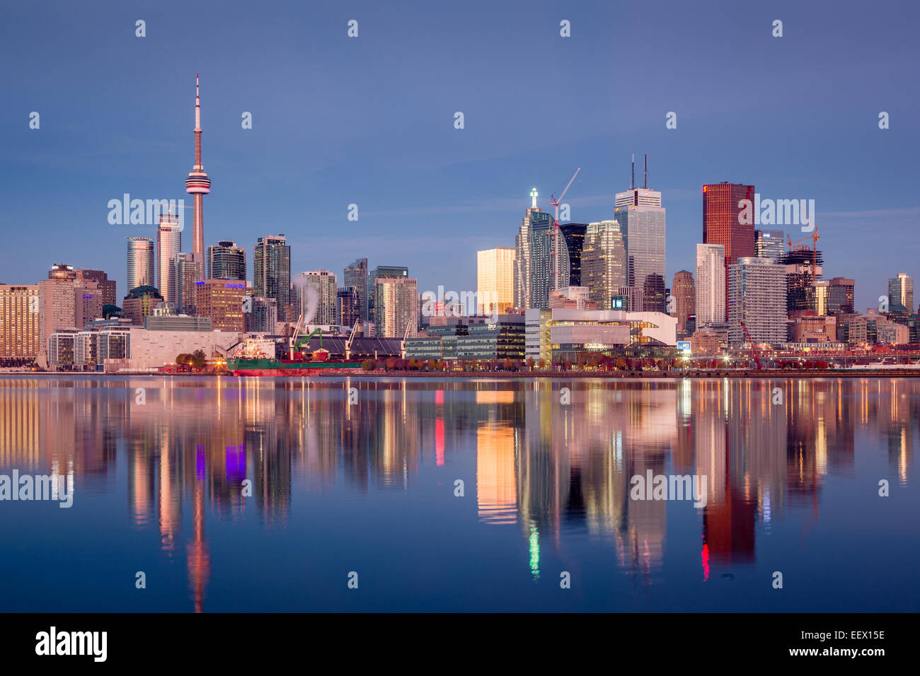 Glowing skyline hi-res stock photography and images - Alamy