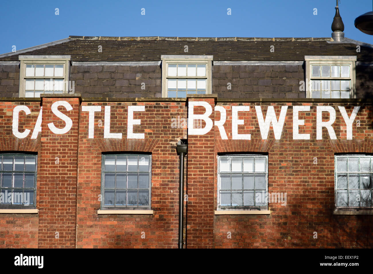 Castle Brewery painted sign - building now used as Bedford Museum ...
