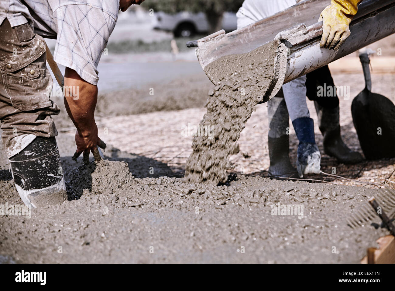 Worker working sand mesh hi-res stock photography and images - Alamy