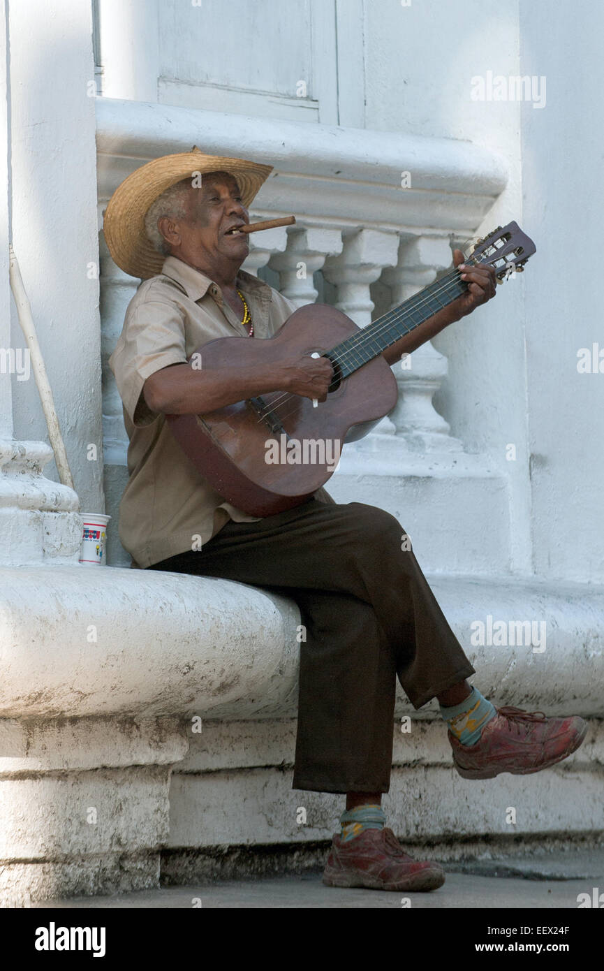 Playing guitar while smoking hi-res stock photography and images - Alamy