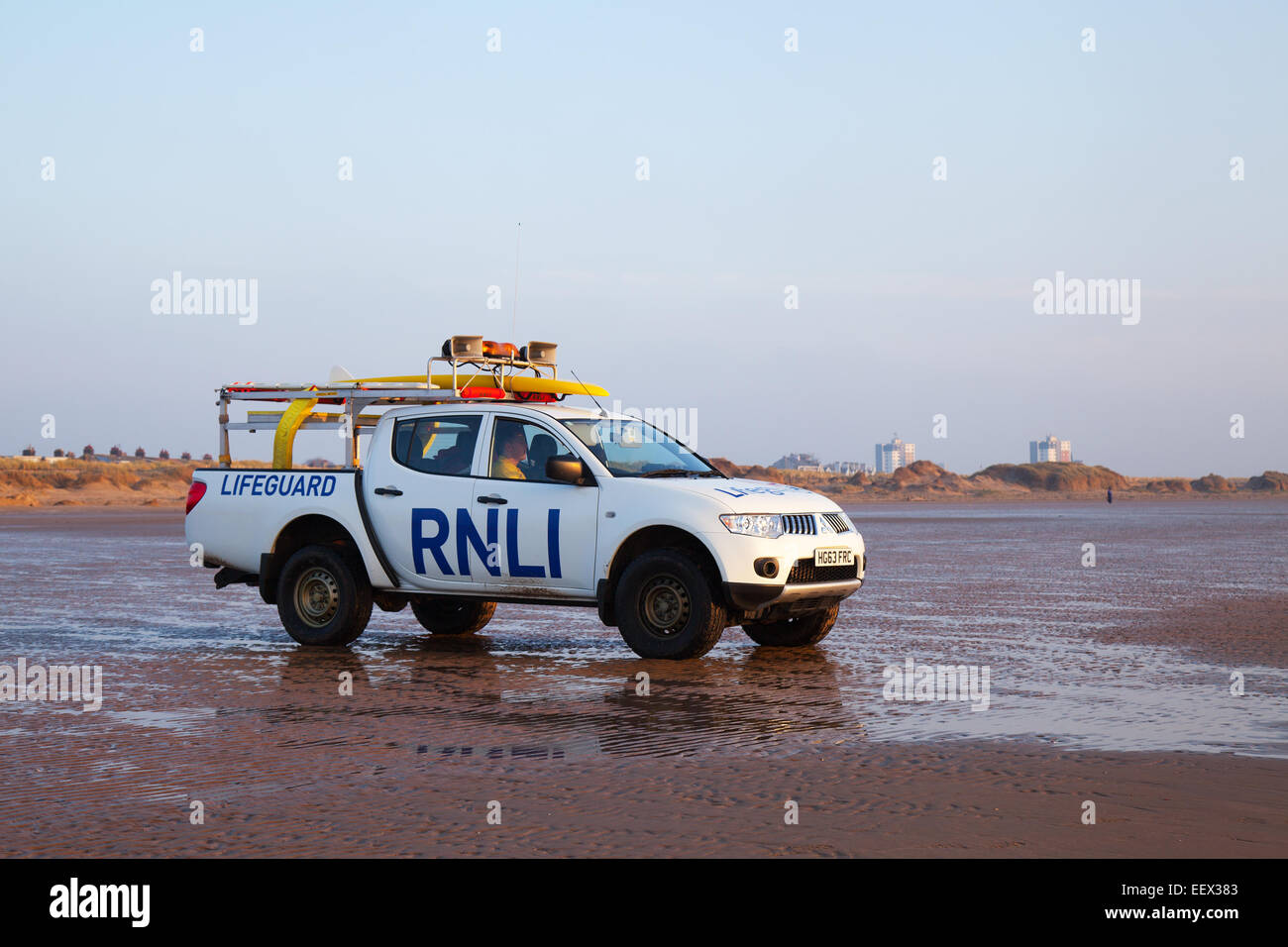 Rnli lifeguard vehicles hi-res stock photography and images - Alamy