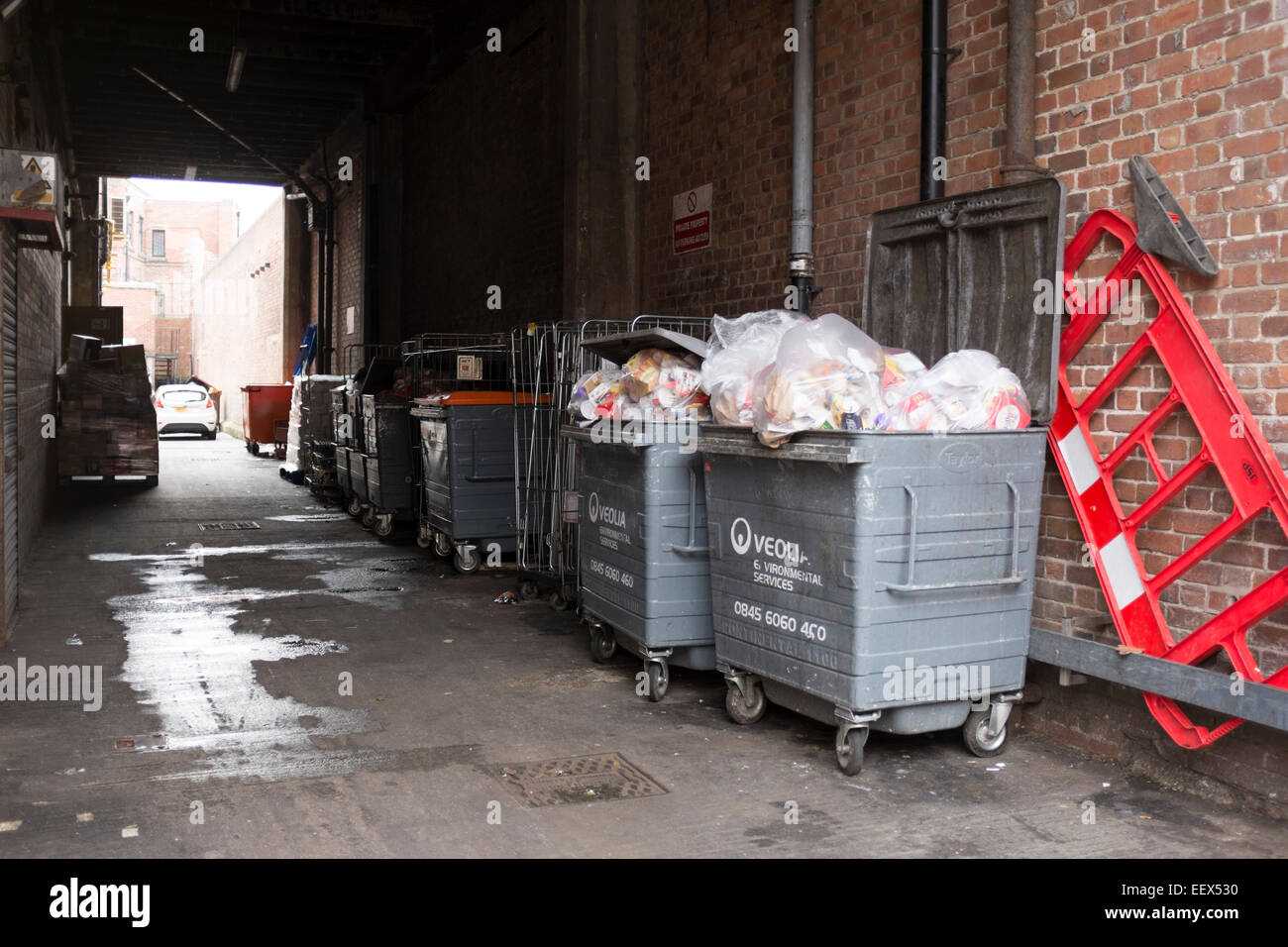 Overflowing waste bins hi-res stock photography and images - Alamy