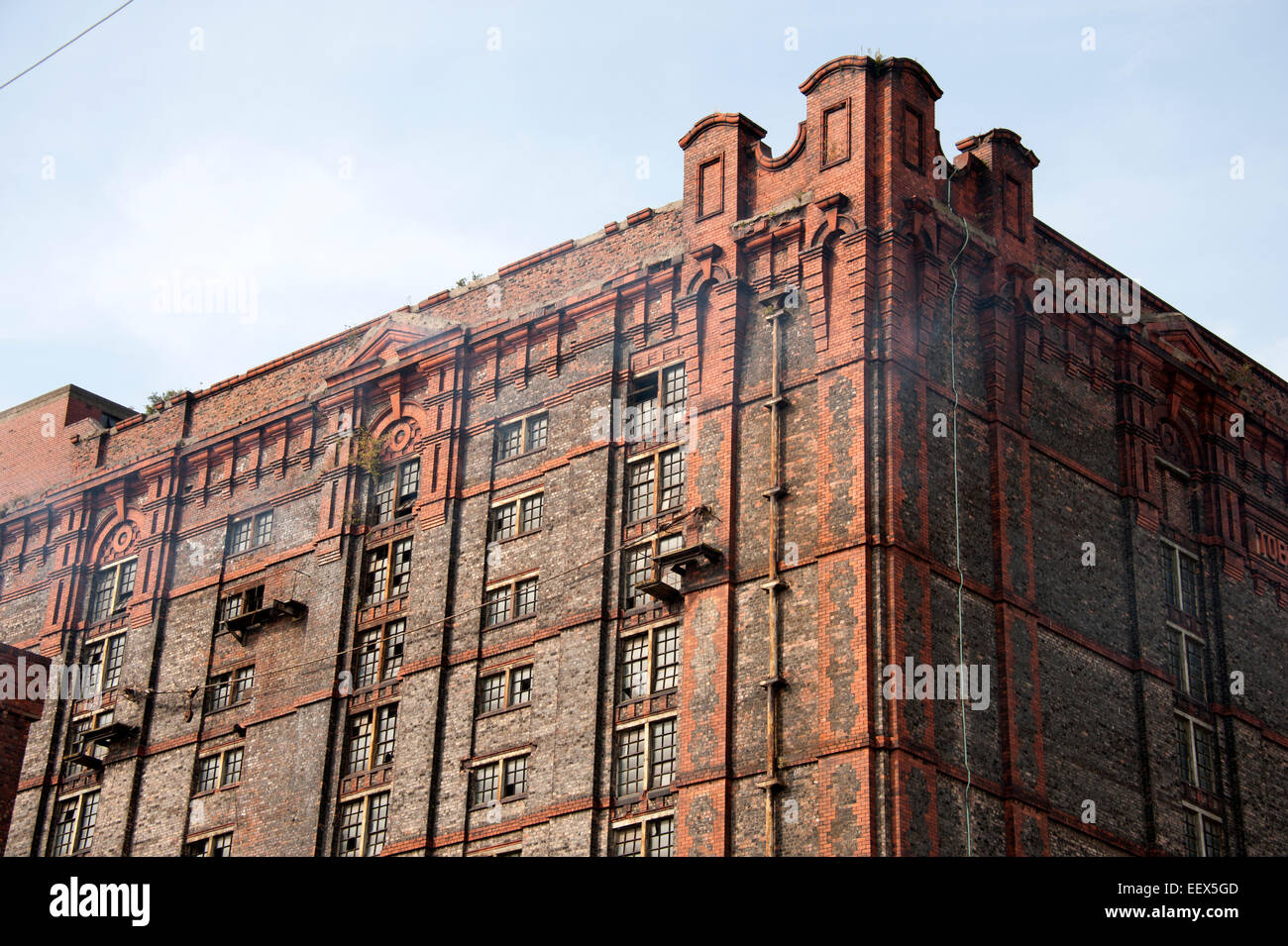 Victorian Warehouse brick built huge red dock storage Stock Photo - Alamy
