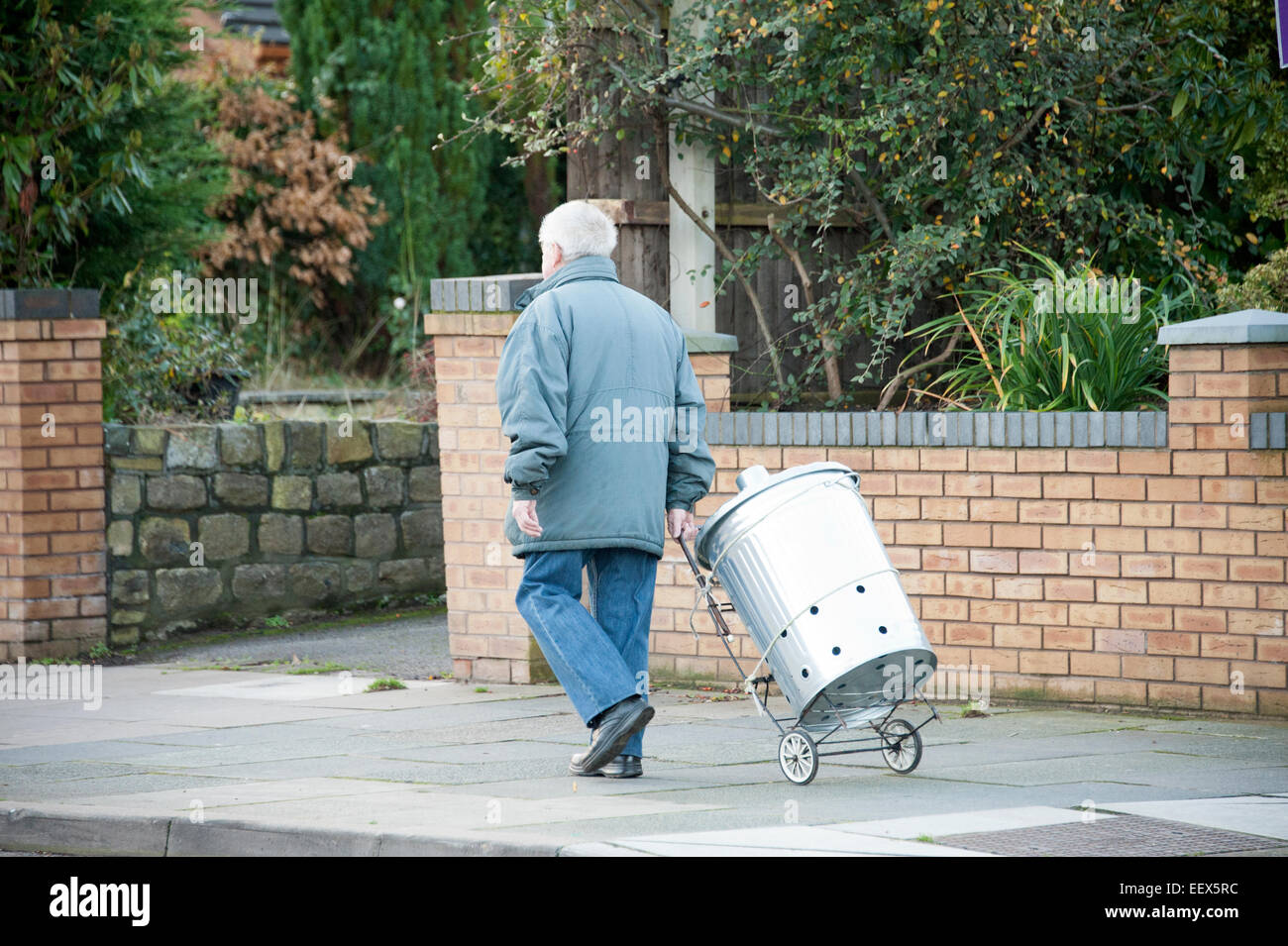 Dustbin man hi-res stock photography and images - Alamy