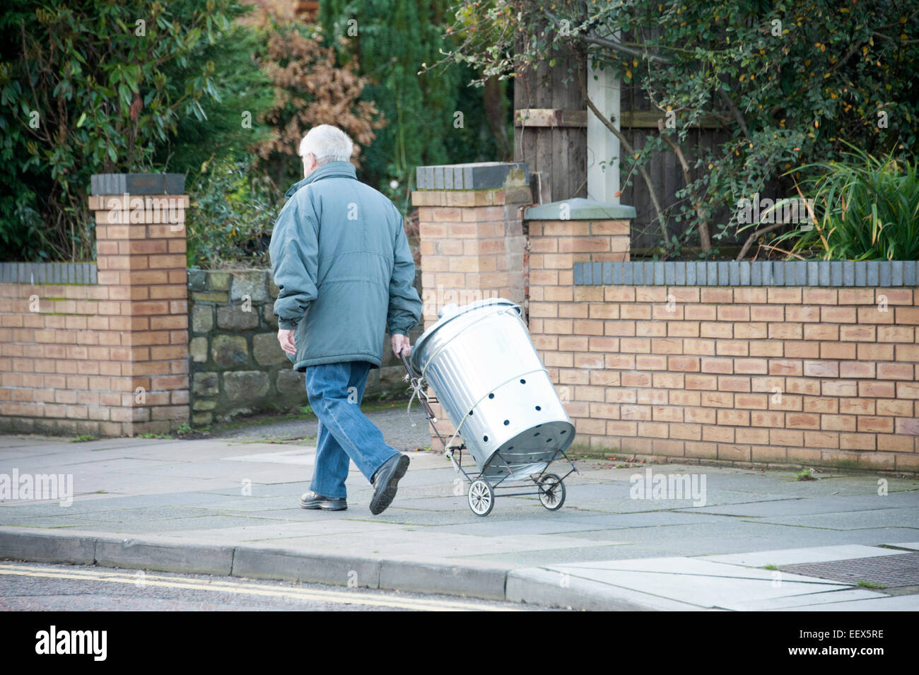 Funny dustbin hi-res stock photography and images - Alamy