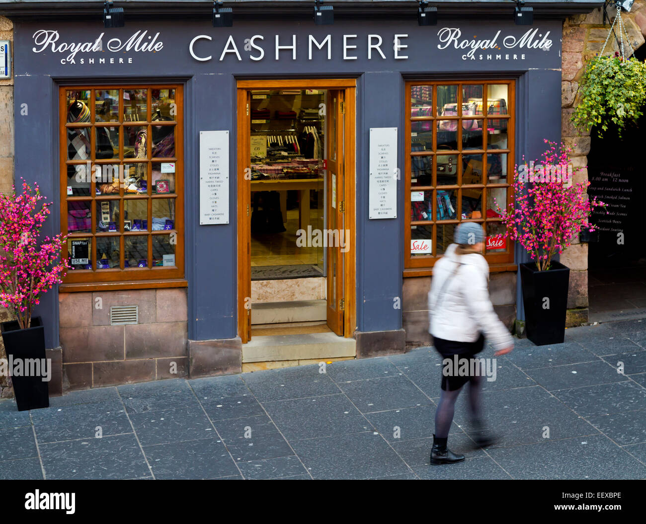 Royal mile edinburgh shop hi-res stock photography and images - Alamy
