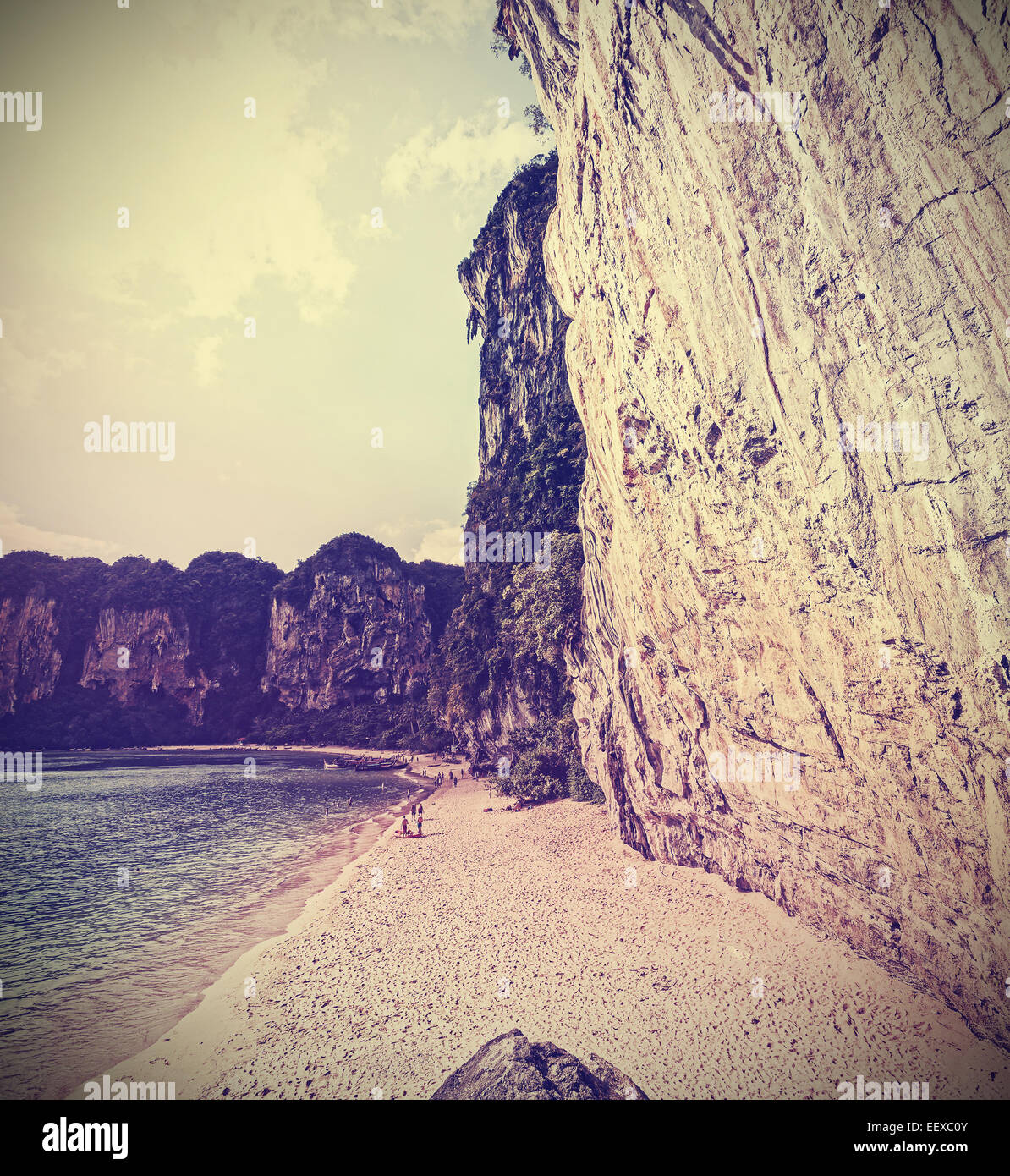 Cliff beach hi-res stock photography and images - Alamy