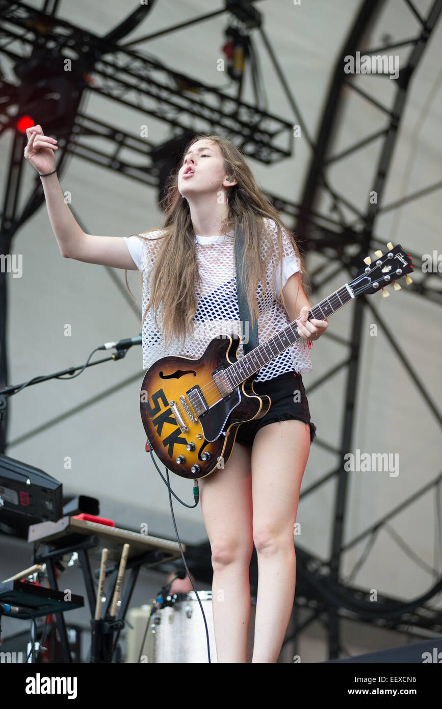 Alana Haim Stock Photos & Alana Haim Stock Images - Alamy