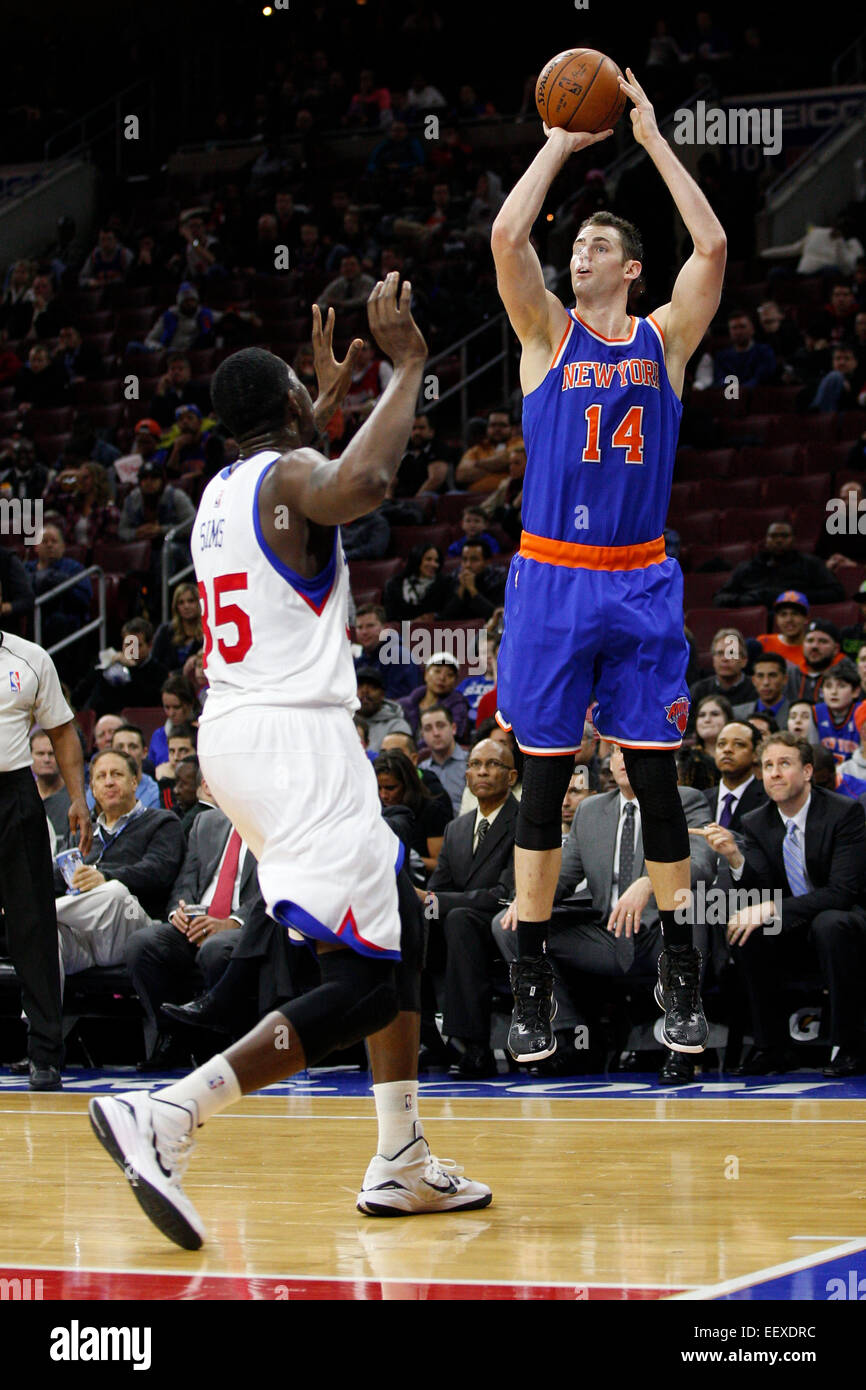 January 21, 2015: New York Knicks forward Jason Smith (14) shoots the ...