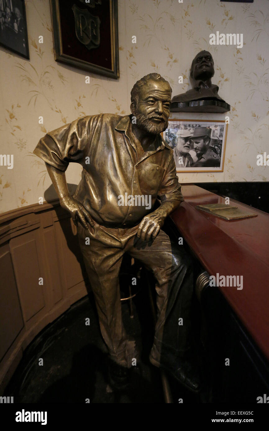 Statue ernest hemingway in bar la floridita hi-res stock photography ...