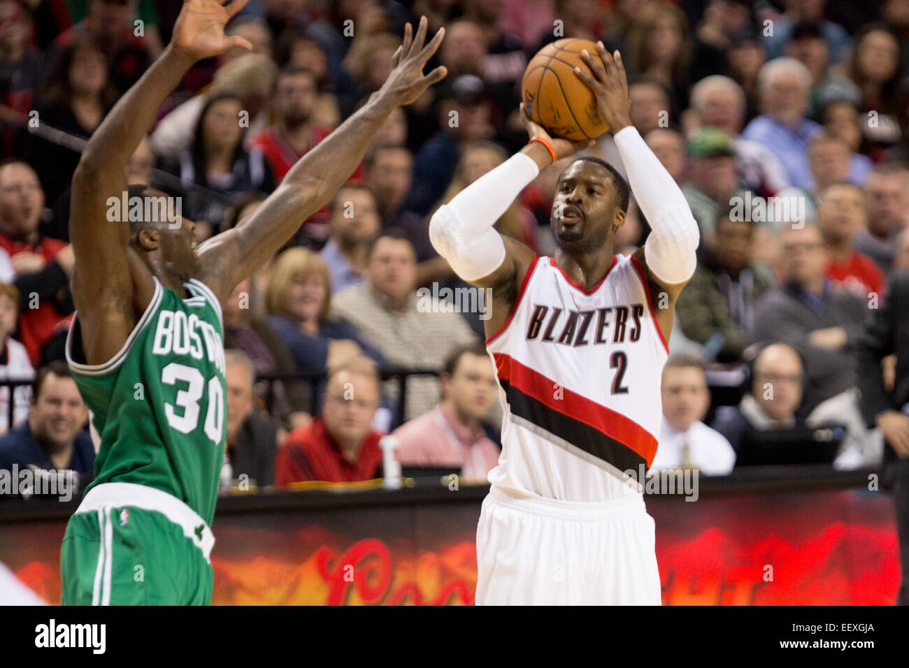 Portland, Oregon. 22nd Jan, 2015. WESLEY MATTHEWS (2) lines up a shot ...