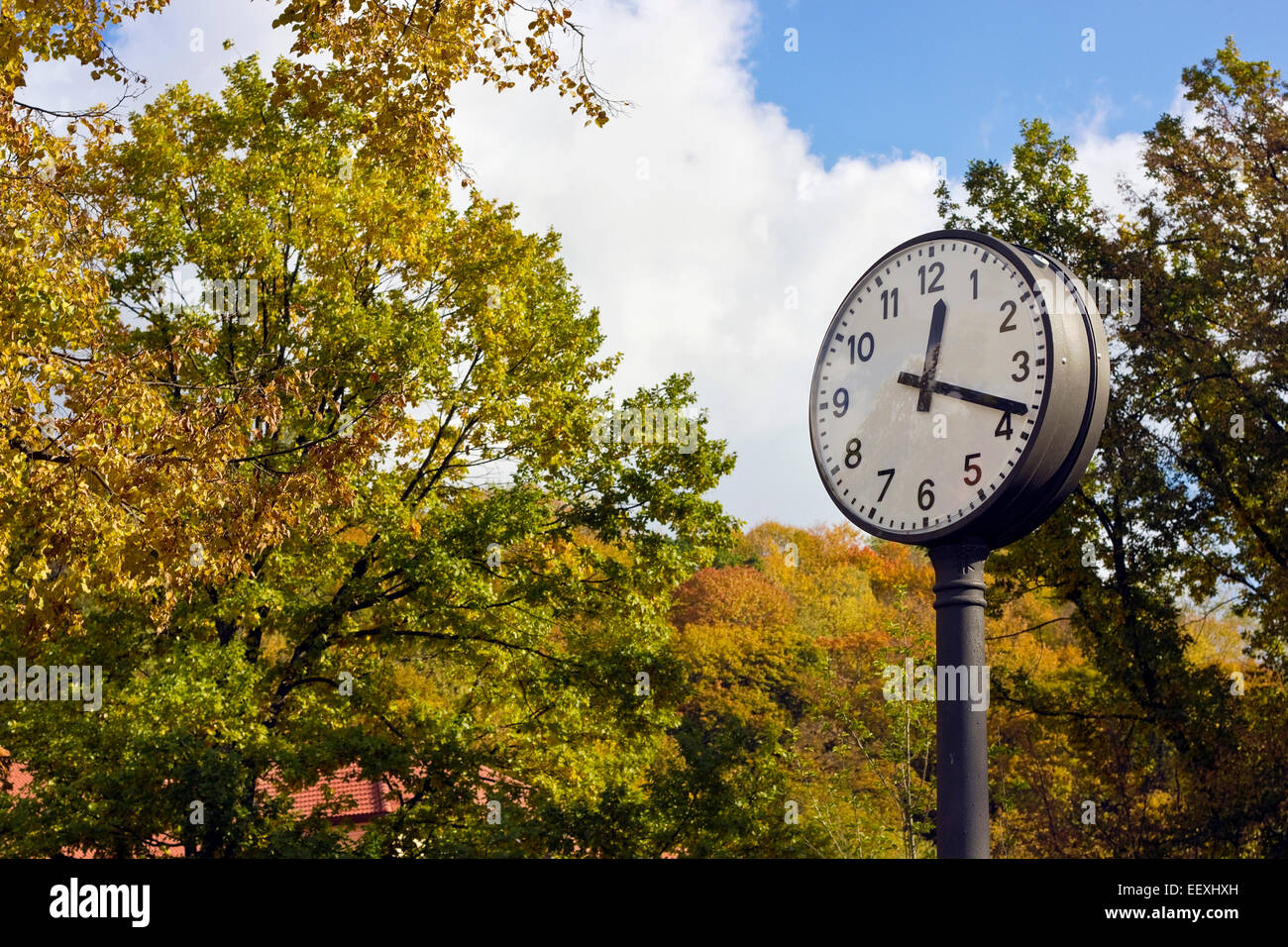 Back in time clock hi-res stock photography and images - Alamy