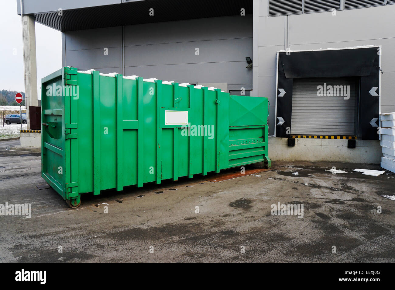 Green metal container hi-res stock photography and images - Alamy