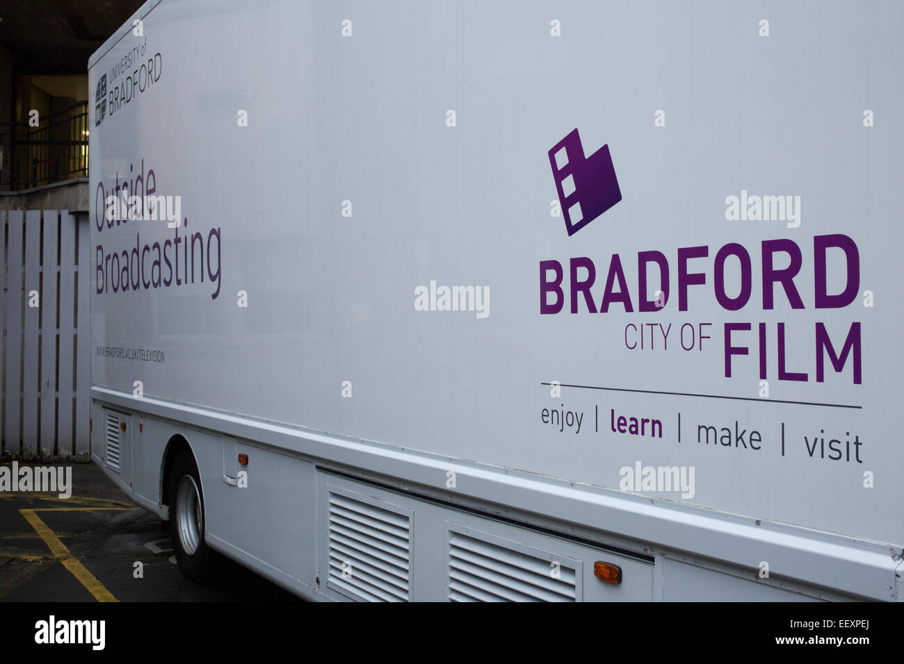 Outside broadcasting van hi-res stock photography and images - Alamy