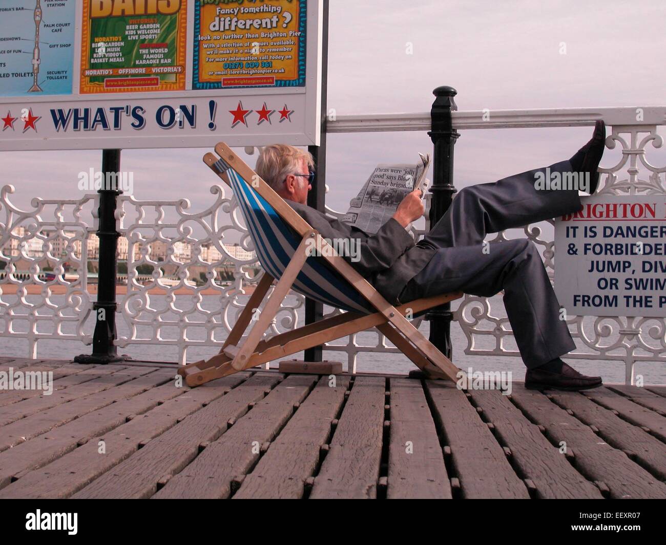 Oap reading newspaper hi-res stock photography and images - Alamy