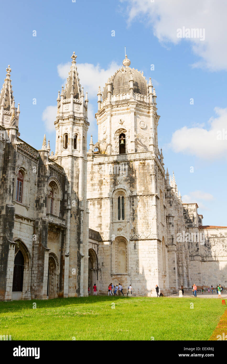 Monasterio mosteiro dos jeronimos hi-res stock photography and images ...