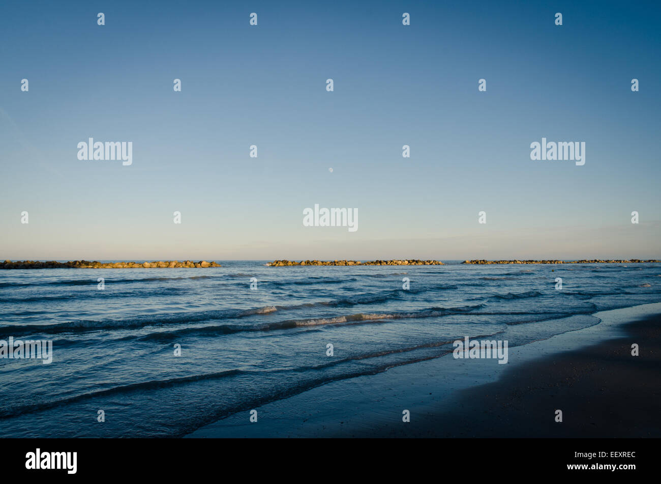 Moonrise over sea hi-res stock photography and images - Alamy