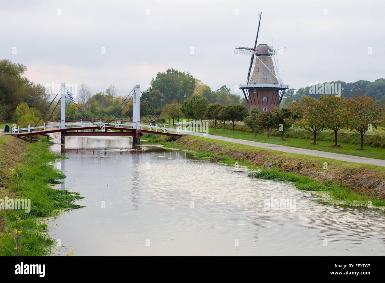 Dutch lift bridge and De Zwaan windmill at Windmill Island, Holland ...