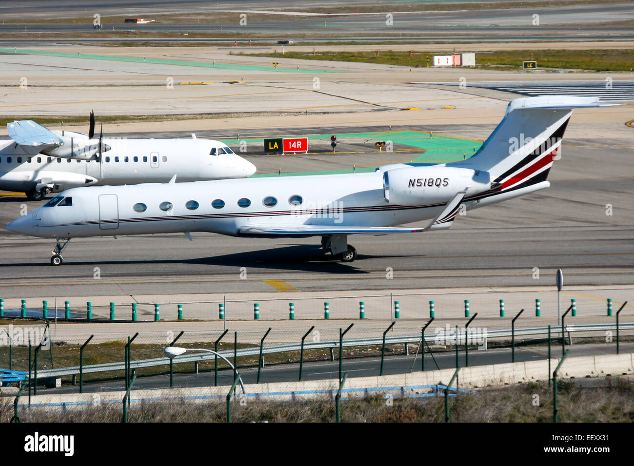 Netjets gulfstream g550 hi-res stock photography and images - Alamy