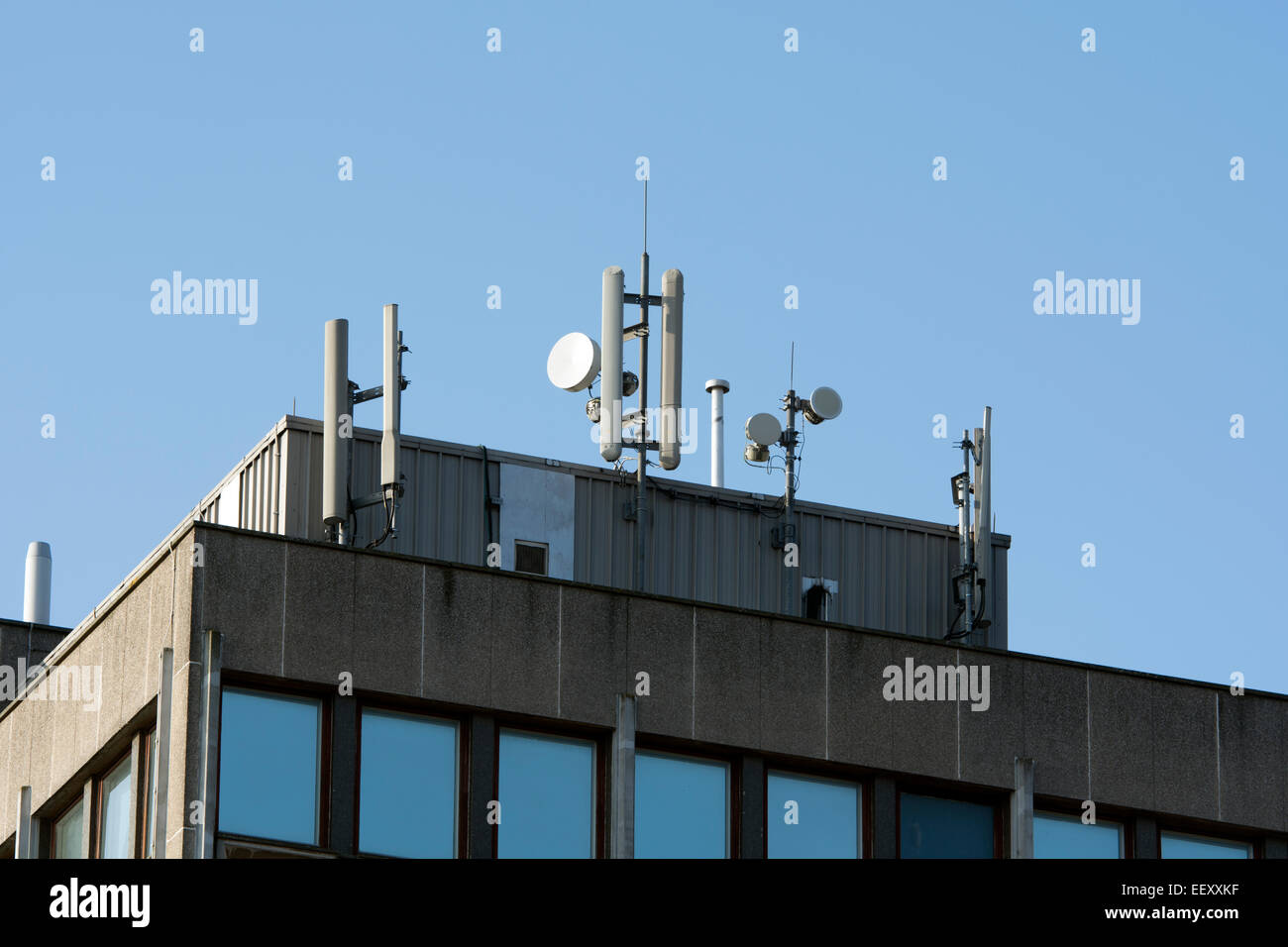 Communications masts hi-res stock photography and images - Alamy