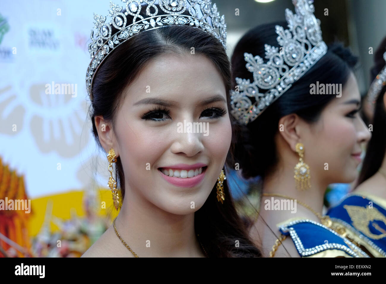 Beautiful young thai females hi-res stock photography and images - Alamy