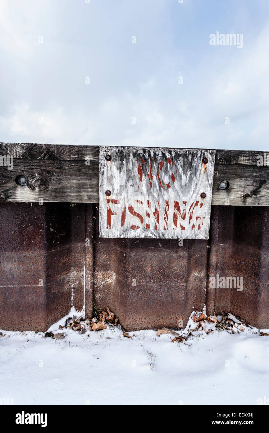 Wooden no fishing sign hi-res stock photography and images - Alamy