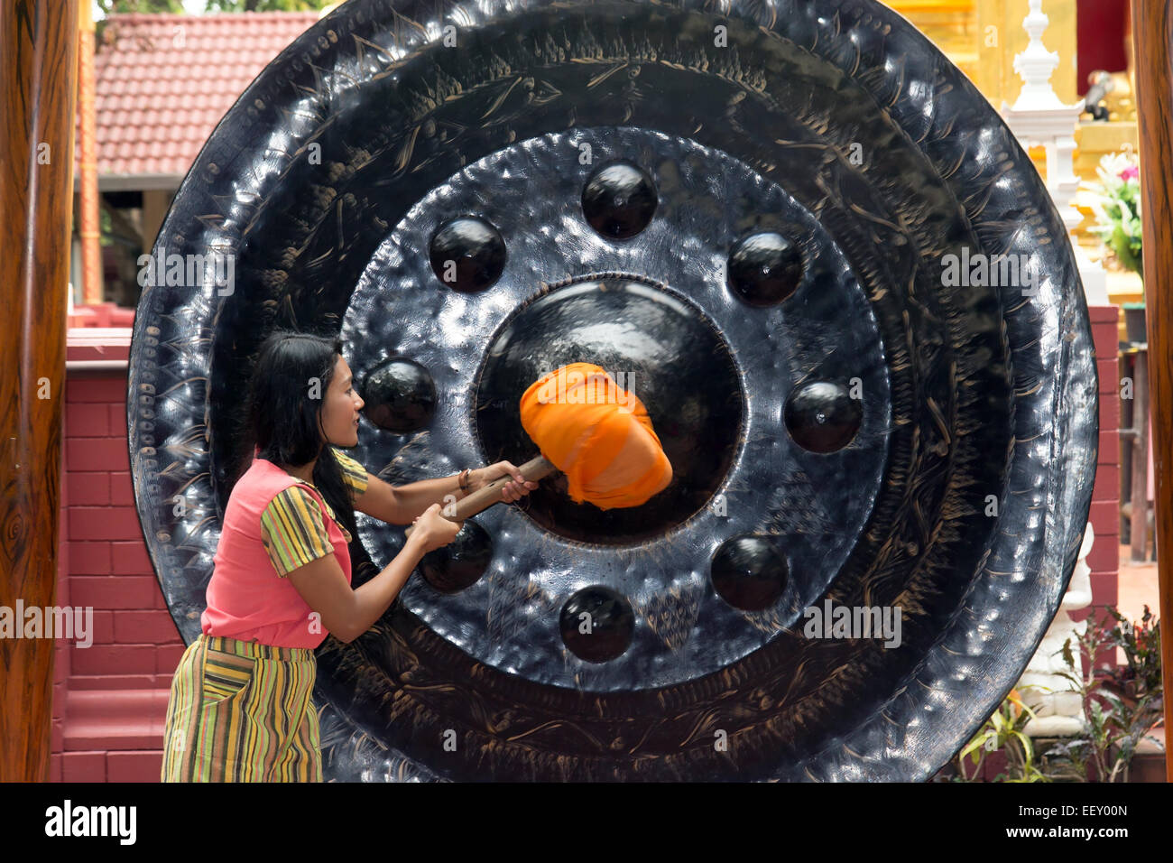 A gong hi-res stock photography and images - Alamy