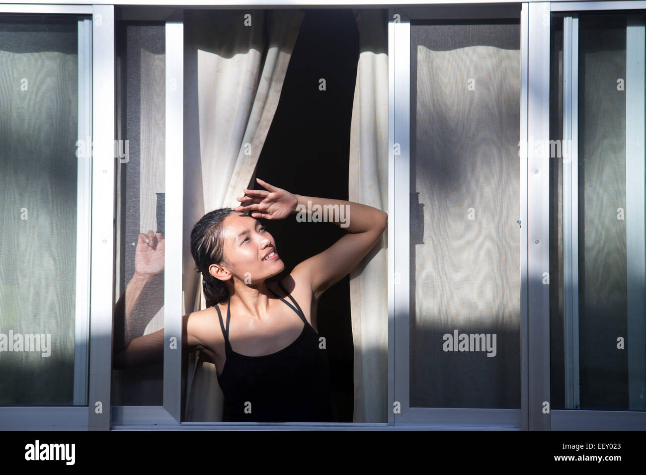 People looking up at sky hi-res stock photography and images - Alamy