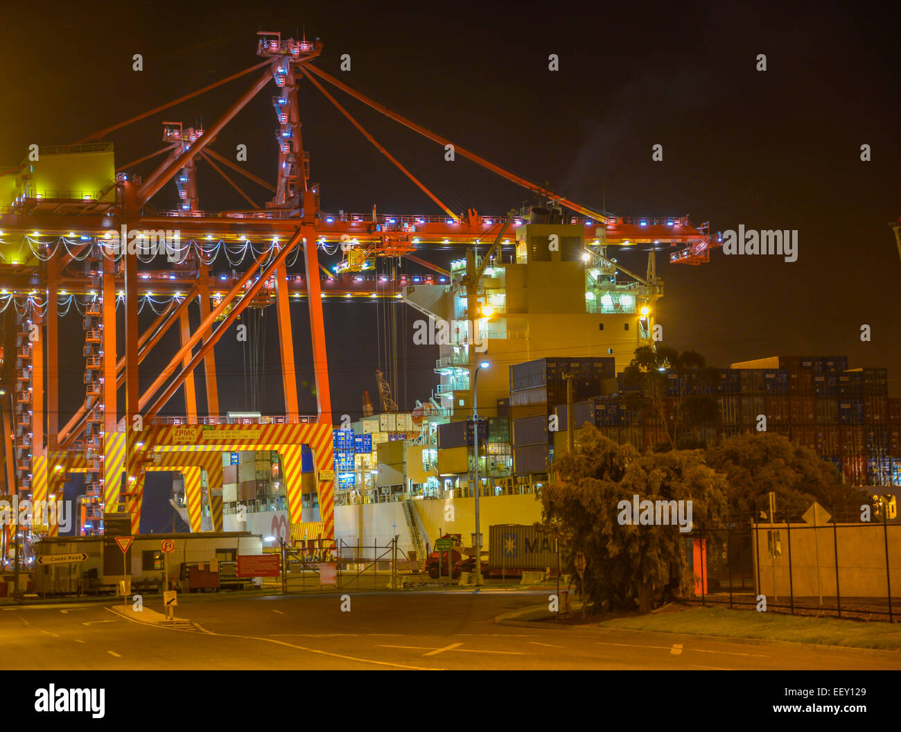 Moving ships and shipping hi-res stock photography and images - Alamy