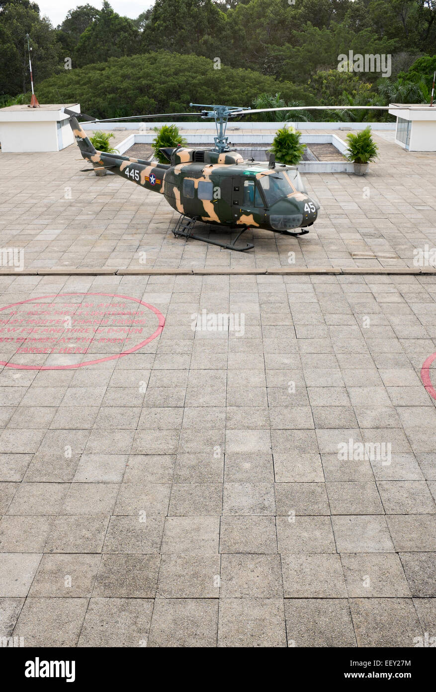 Rooftop helicopter hi-res stock photography and images - Alamy