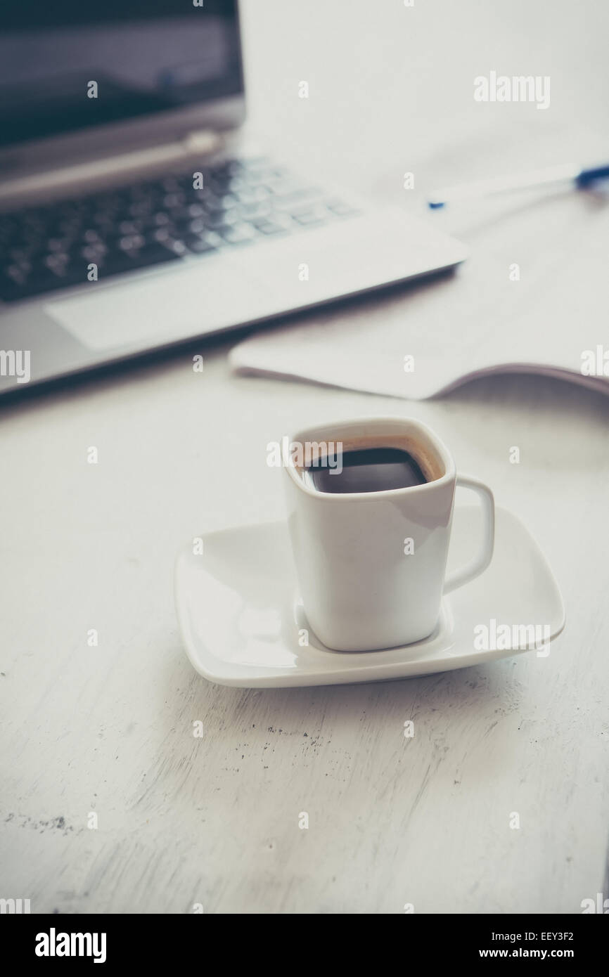 Laptop computer paper cup hi-res stock photography and images - Alamy