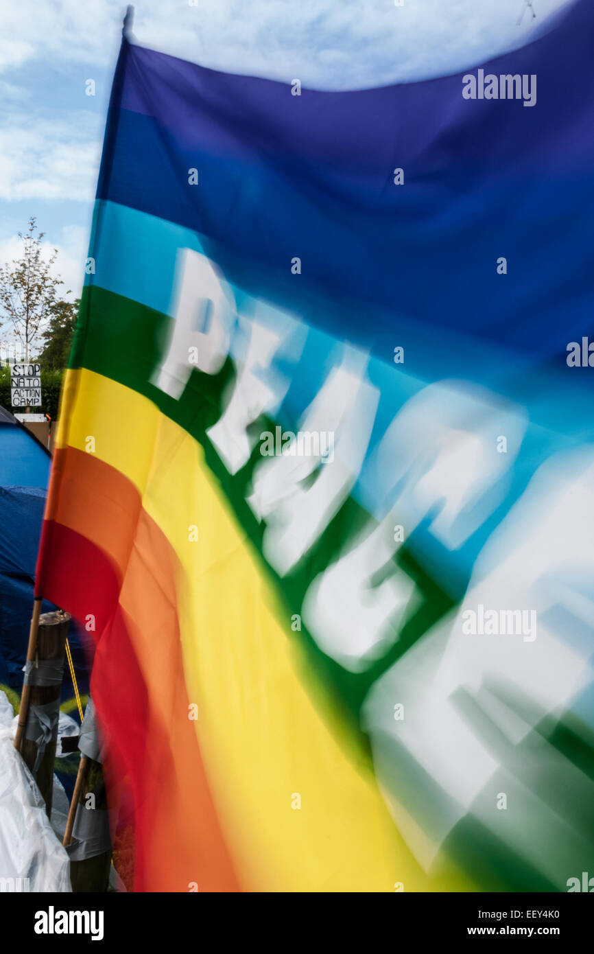 Peace flag hi-res stock photography and images - Alamy