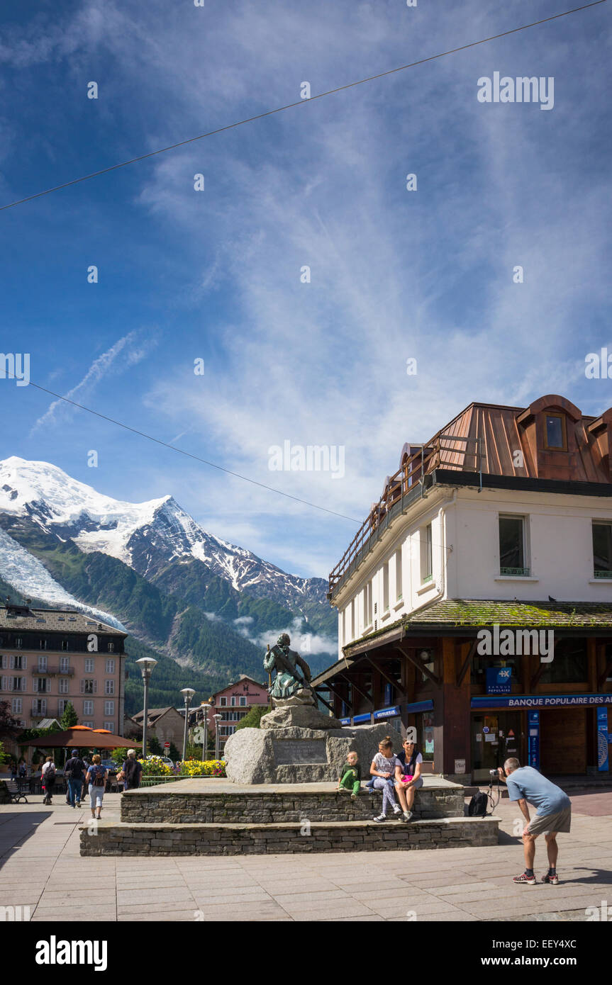 France haute savoie chamonix statue hi-res stock photography and images ...