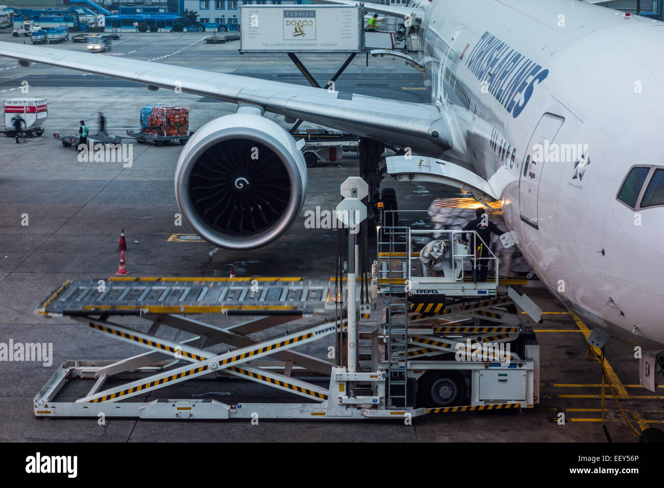 Loading cargo into a B777 airplane Stock Photo - Alamy