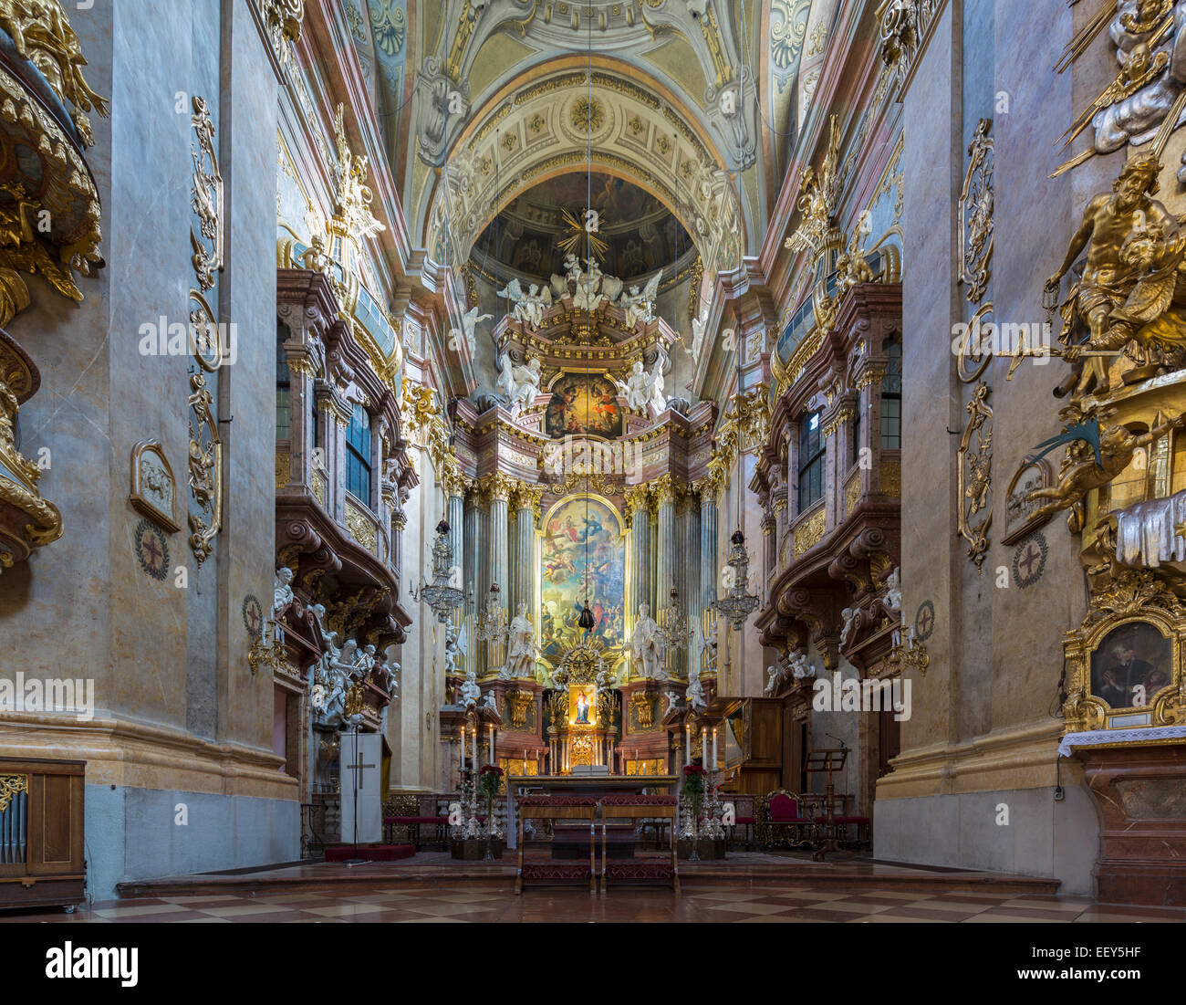 Altar peterskirche vienna austria hi-res stock photography and images ...