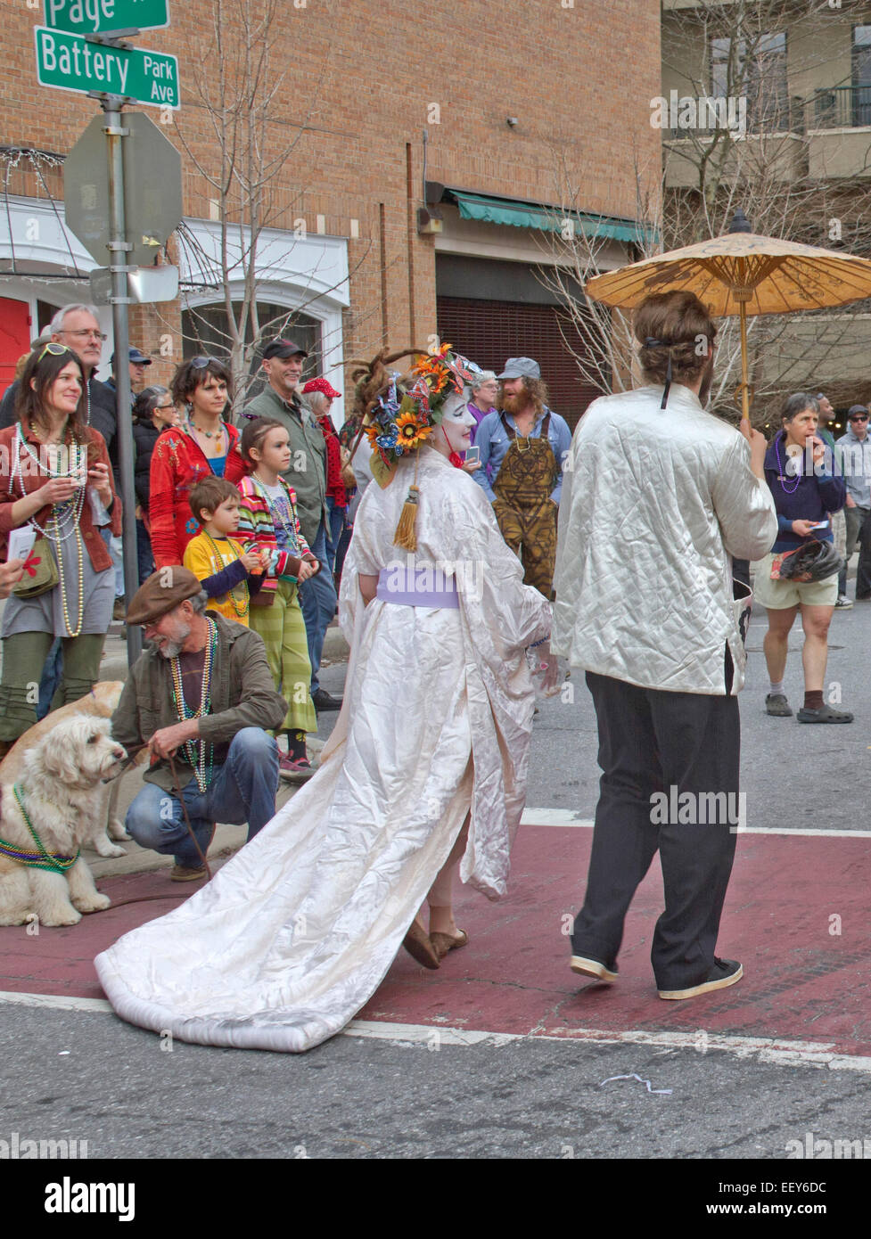 Children wearing costumes parade hi-res stock photography and images ...