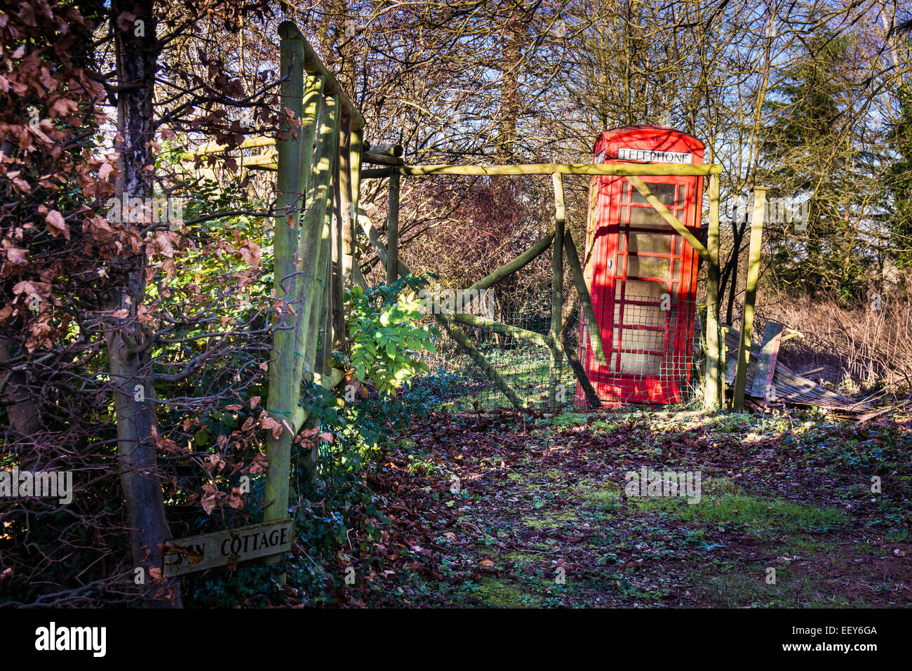 PHONEBOX IN GARDEN,TELEPHONE BOX, ABANDONED, COUNTRY GARDEN,WINTERS DAY ...