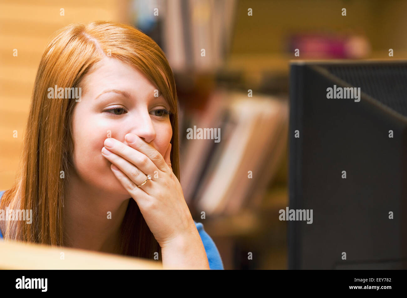 Woman shocked computer screen hi-res stock photography and images - Alamy