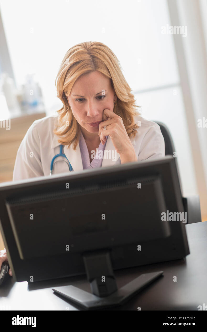Female doctor using computer Stock Photo - Alamy