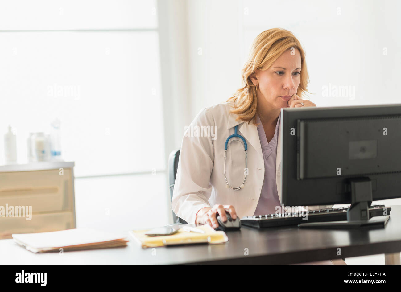 Female doctor using computer Stock Photo - Alamy