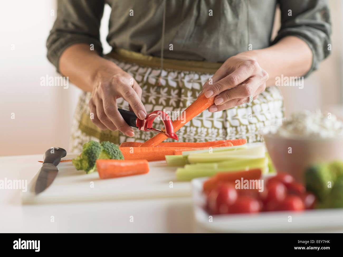 Woman preparing vegetables Stock Photo - Alamy