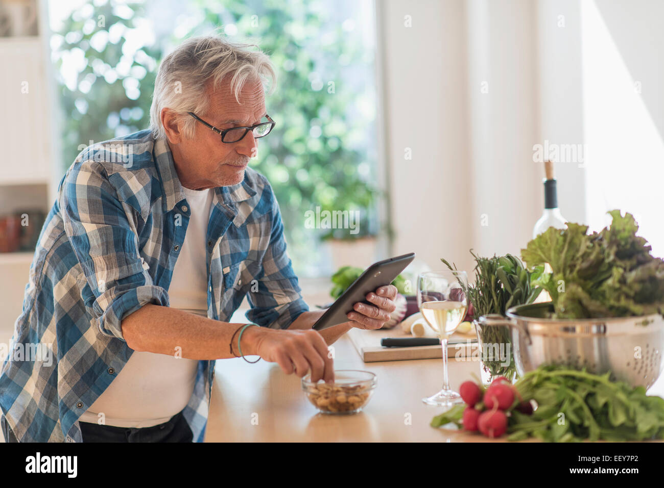 Man sits on kitchen hi-res stock photography and images - Alamy