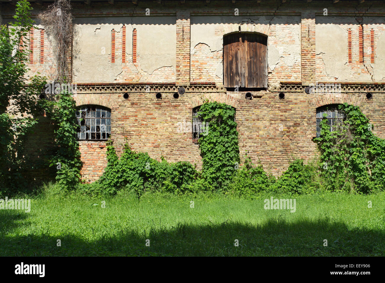 BrÃ¼ssow, Germany, facade of a dilapidated farmhouse Stock Photo - Alamy