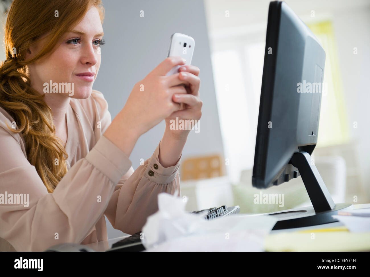 Old lady texting hi-res stock photography and images - Alamy